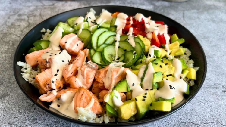 KETO miseczka a'la sushi. Poznaj przepis na pyszny obiad - Tłuste Gary